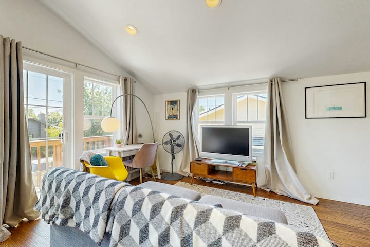 Airy Studio | Private Balcony | W/d | Great Locale - Portland, OR