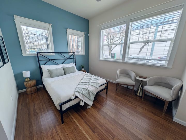 Elegant Nw Portland Studio - Central Walkable Stay - Portland, OR