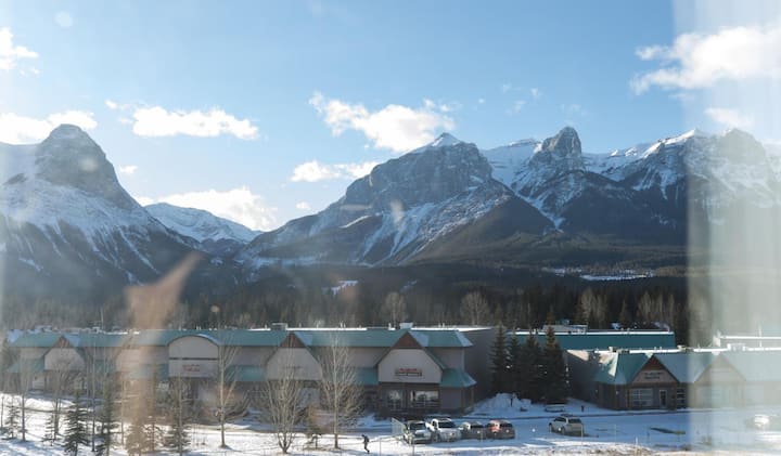 2 Queen Deluxe | Wyndham Canmore | Trailhead Ease - Canmore