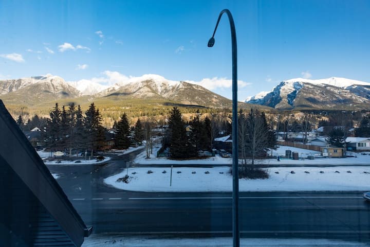 Wyndham Canmore | 2 Queen | Mountain Rest - Canmore