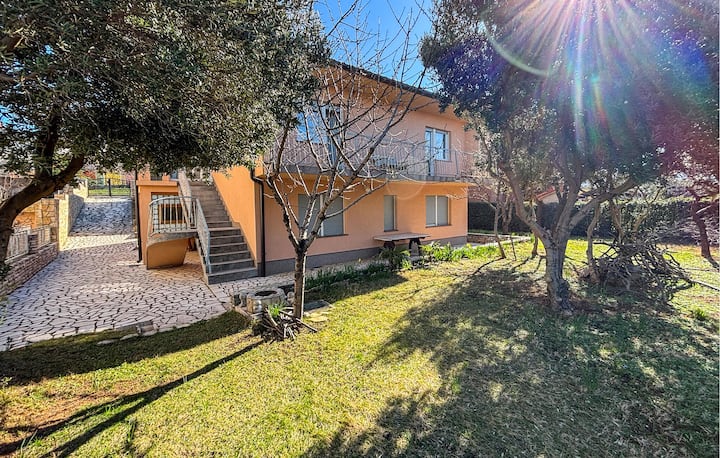 3 Bedroom Stunning Apartment In Senj - Senj