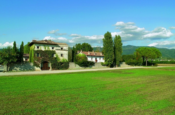 Fortified Borgo Among Friuli's Vineyards - Udine