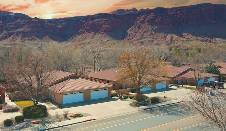 Downtown, Hottub, Pool, Kitchen, Views, Patio, Fun - Moab, UT