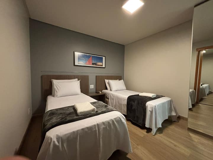 Apart Crystal Place | Ar, Cozinha, Garagem | Hugo - Goiânia