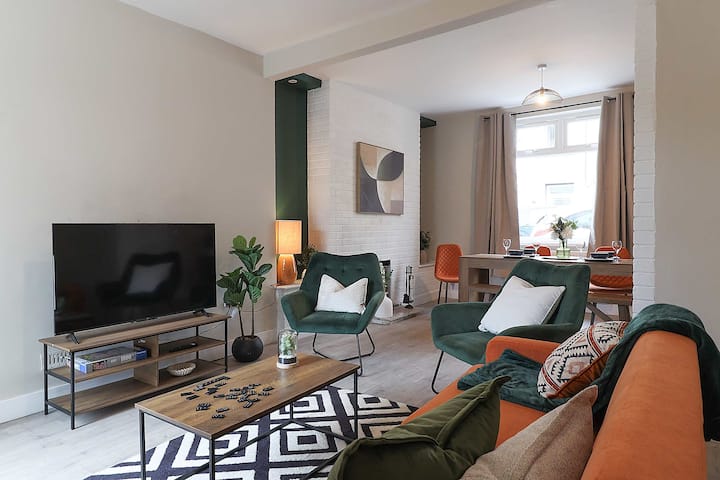 Perfect Booking | 4 Bed Home In Aberdare - South Wales