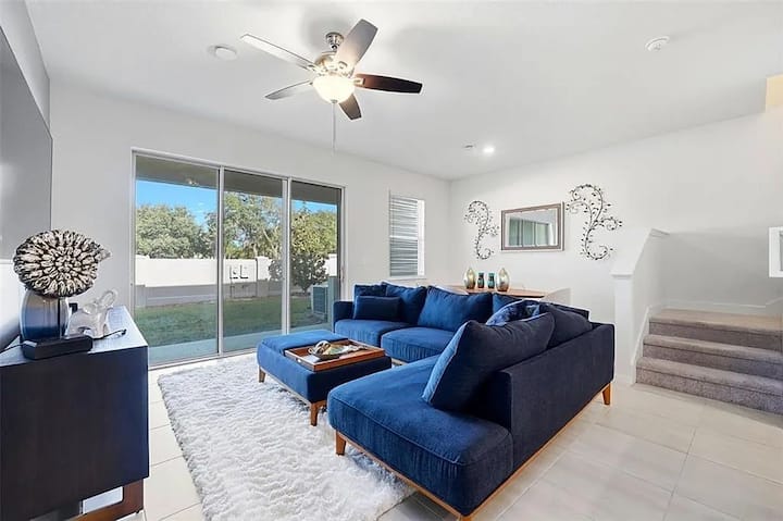 Gorgeous Kissimmee Townhouse Near Theme Parks! - Orlando International Airport (MCO)