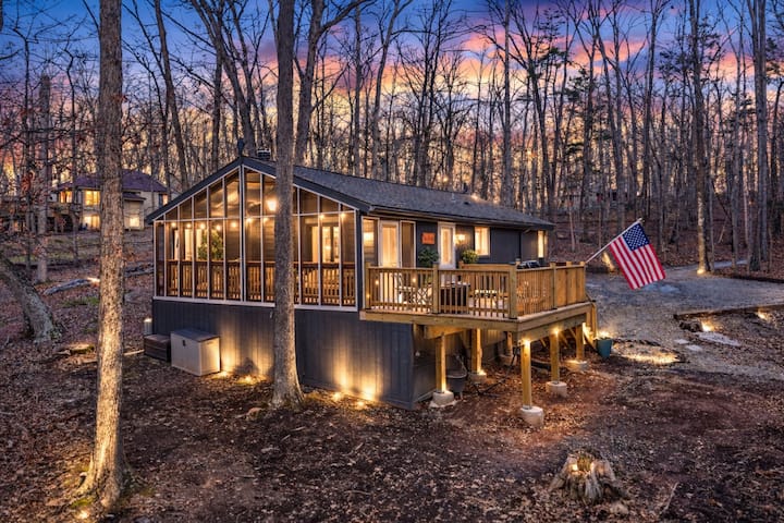 Thistlewood Cottage:  Fireplace | Golf | Pool Pass - Big Pool