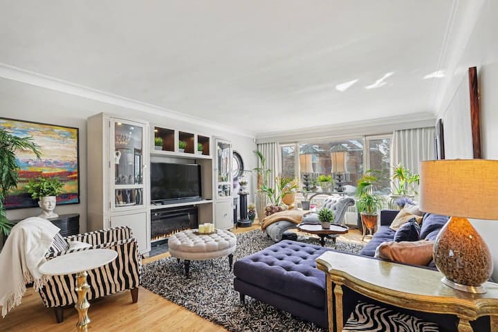 Executive Suite With Sauna And Hot Tub - Ottawa