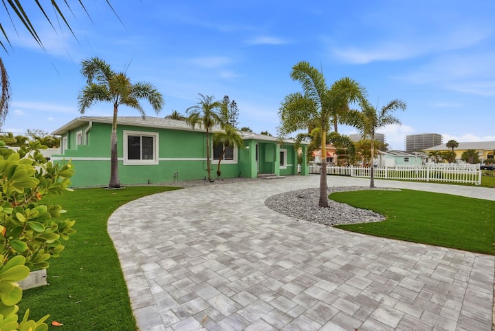Beachside Comfort Just Minutes From The Sand - St. Pete Beach, FL