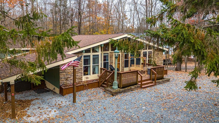 The Fairway Lodge | Game Room | Fire Pit | Tee Tim - Pennsylvania