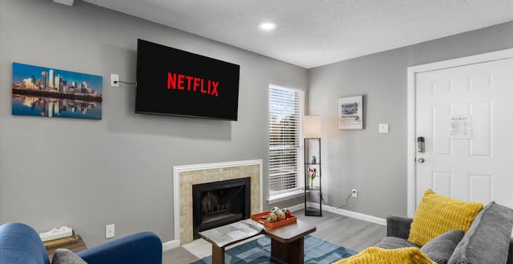 Modern Studio Gem: King Bed + Medical District - Dallas, TX