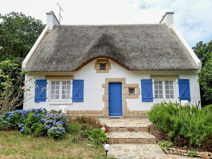 Breton Thatched House In Pont-croix - Plozévet