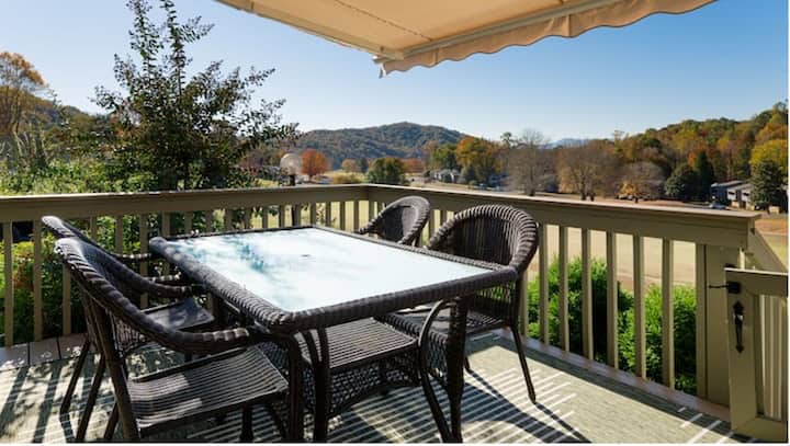 Modern Lake Lure Condo Inside Rumbling Bald Resort - Lake Lure, NC