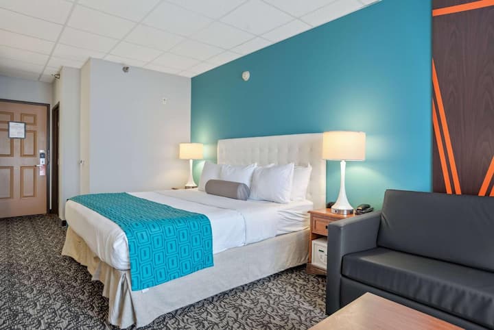 King Business | Elevation Inn | Work & Wander - Rapid City, SD