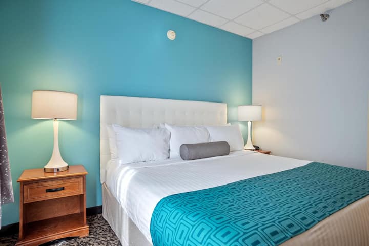 1br Suite | Elevation Inn | Rapid City Retreat - Rapid City, SD