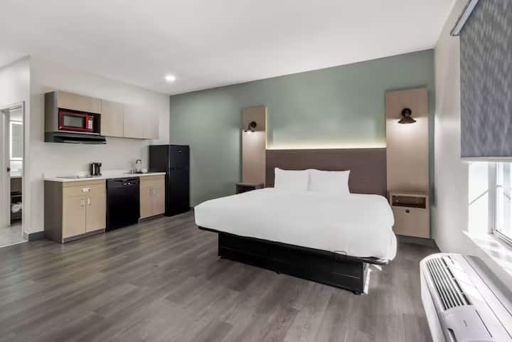 Convenient Room Near Columbia Attractions - Columbia, SC