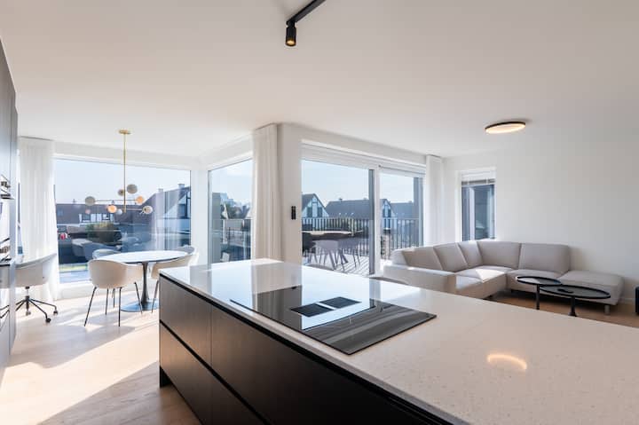 Luxurious 2br Apartment With Pool And Parking - De Haan