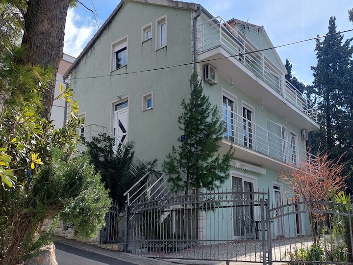 Apartments Smokvica - Three Bedroom Apt/terrace - Starigrad