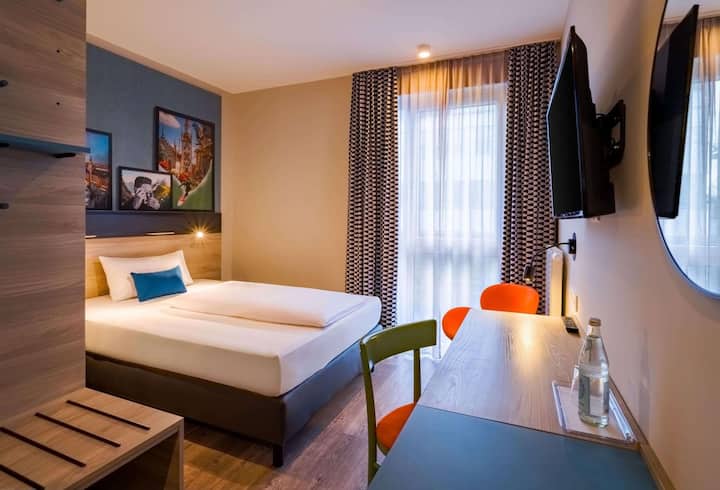 Queen Deluxe | Wyndham Munich | Messe Access - Munich