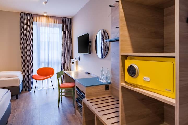 Wyndham Munich | Deluxe 3 Single | Park Outing - Munich