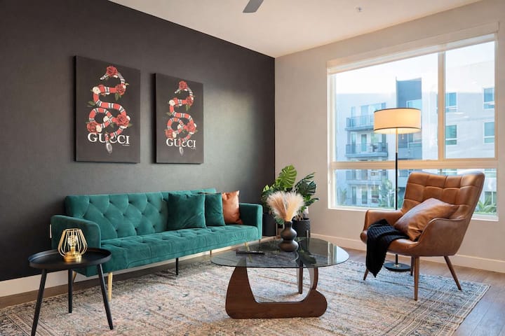 Chic Disneyland Retreat | Pool, Gym & Fast Wifi - Orange County, CA