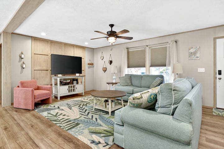 Pony Dreams | New Home, Stocked Kitchen, Gazebo - Chincoteague, VA