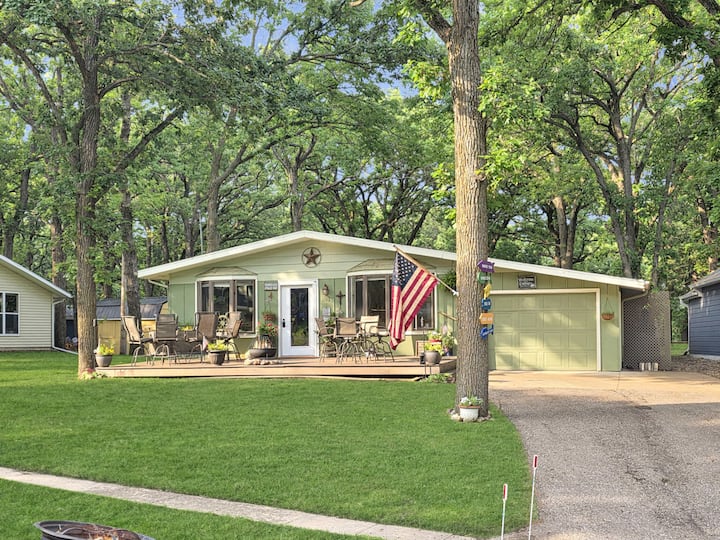 My Okoboji Cottage - 1113 Harpen Street, Wahpeton - Okoboji, IA