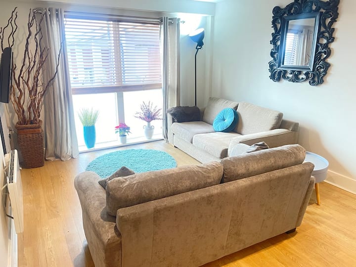 Central 1br Flat For Up To 4 - Lift Access - Epsom