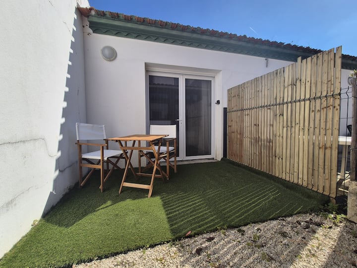 La Cabane · Cocon Avec Jardin · Grand Lit 180 - Saint-Jean-de-Monts