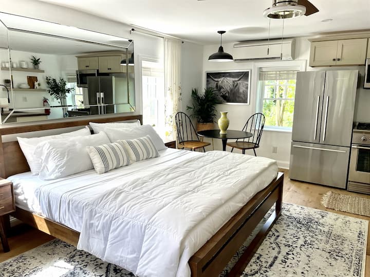 Buttonwood Boutique Hotel Cottage A, Beach & Town - Cape May, NJ