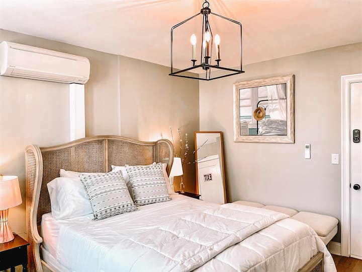 Buttonwood Boutique Hotel Suite #2, Beach & Town - Cape May, NJ