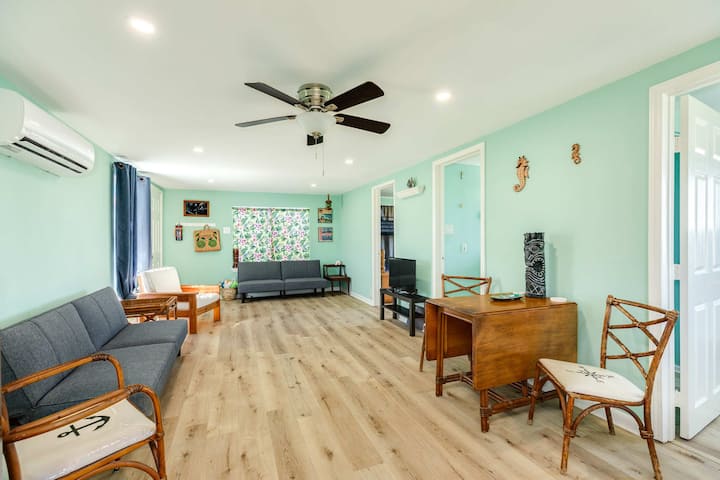 Simple Coastal Living Near Surfside Beach Fun - Freeport, TX
