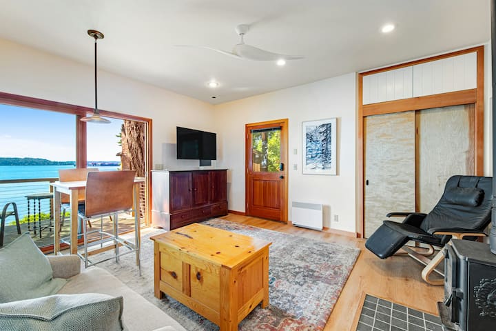 Studio Soundview Dog Friendly | Woodstove | Deck - Bainbridge Island, WA