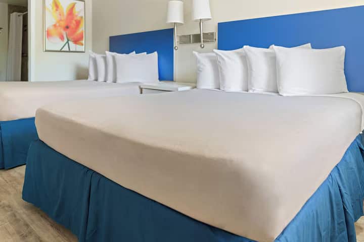 2 Rooms | 2 Queens Relaxed Room W/ Access To Parks - Orlando, FL