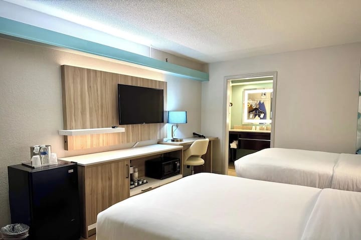 Wyndham Ann Arbor | 2 Double | Aa Weekend Hub - Ann Arbor, MI