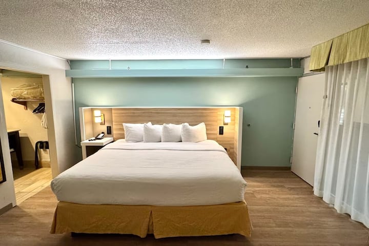 1br King | Wyndham Ann Arbor | Longer Stay Ready - Ann Arbor, MI