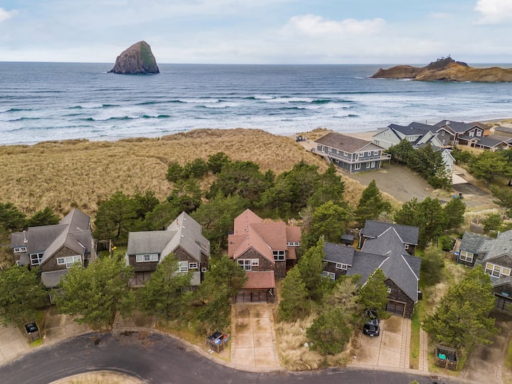 Modern Coastal Escape With Hot Tub & Beach Path - Pacific City, OR