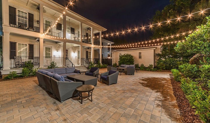 Walk To Bay Street + Free Breakfast & Bikes - Beaufort, SC