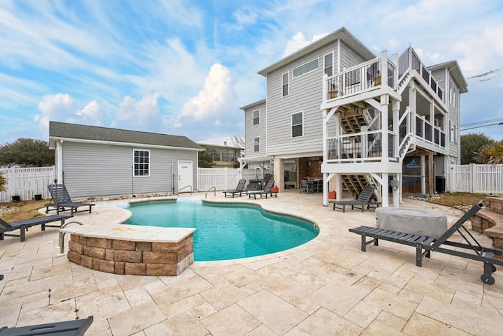 Luxe Sandbridge Beach, Waterfront, Pool, Arcade - Virginia Beach, VA