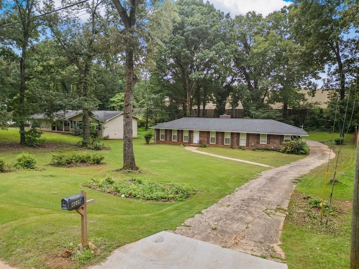 2 Br Charming Home | Fenced Yard • Near Atlanta - Douglasville, GA