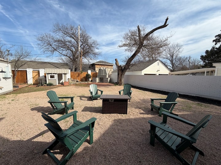 Pecan Grove | Spacious South Abilene Stay - Abilene, TX