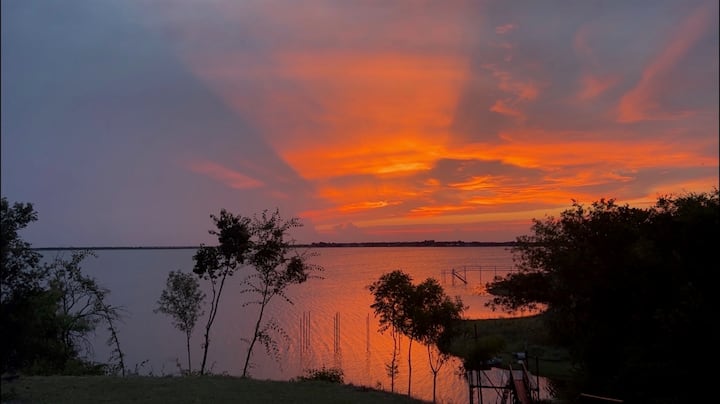 Best Sunsets On The Lake! 2-bed 1-bath | Gameroom! - Abilene, TX