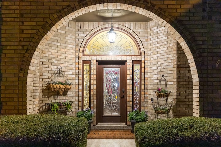 The Regent: Abilene Luxury Retreat W/ Patio & Fire - Abilene, TX