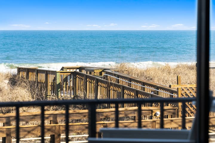 Boardwalk Breeze, Oceanfront, Pool! Villa - 카롤리나 비치