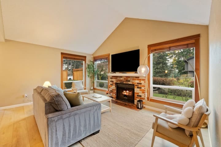 Chic 3br Home | Foosball • Great Location@bellevue - Bellevue