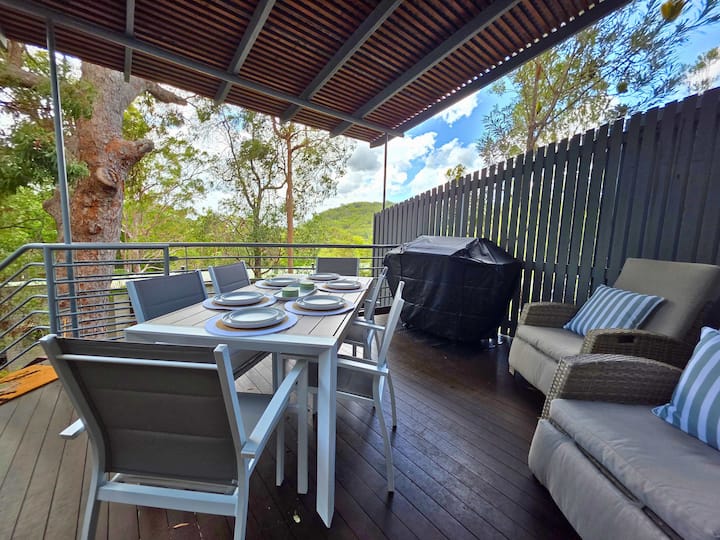 Stylish Hilltop Villa | Spa Bath, Views, Privacy - Fraser Island