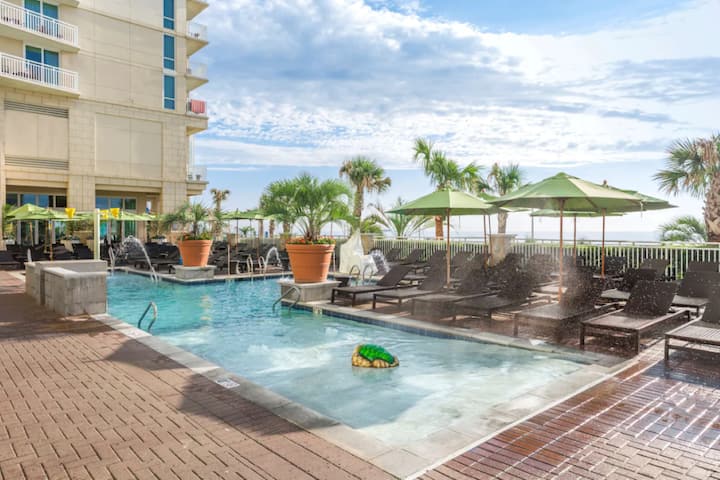 3-room Seaside Escape With Adventure Access - Virginia Beach, VA