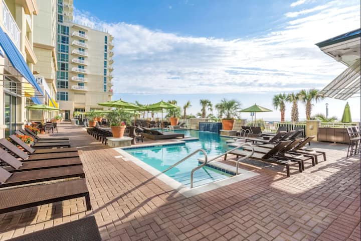 Peaceful Beach Retreat With Ocean Waves - Virginia Beach, VA