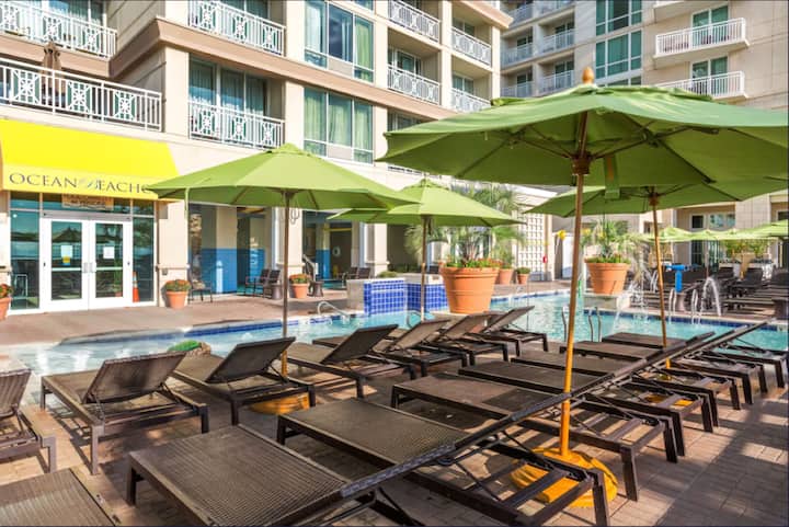 3 Rooms Oceanfront Hideaway With Views - Virginia Beach, VA