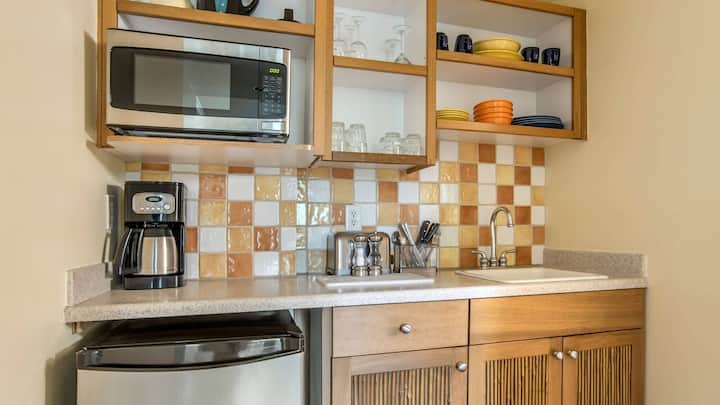 Relax By The Pool: Studio W/ Balcony & Gym Access - Miramar Beach, FL